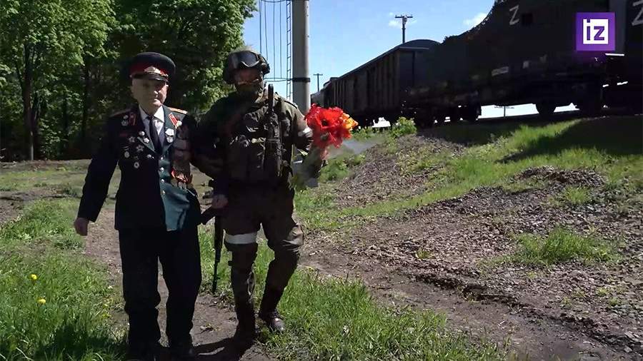 Военные железнодорожных войск поздравили 99-летнего ветерана с Днем ...